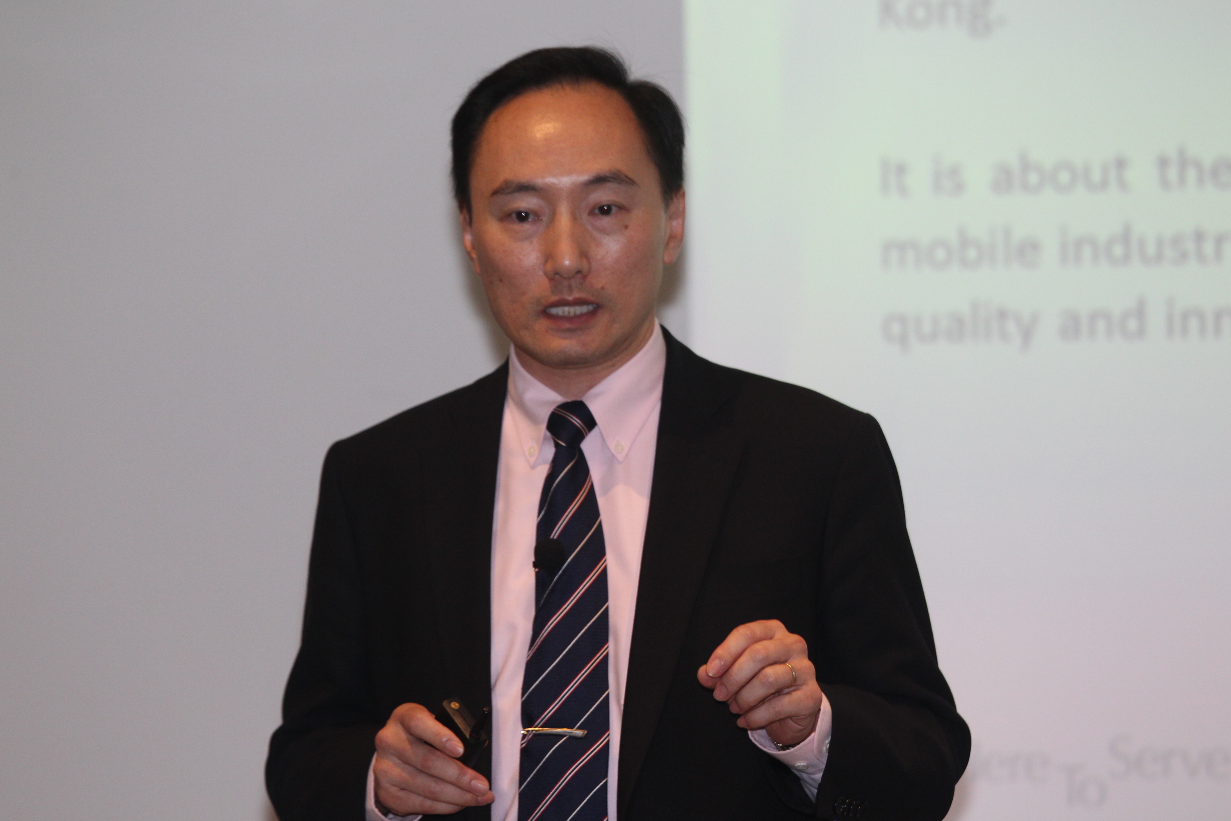 香港電訊轟政府推5G麻木 - EJ Tech