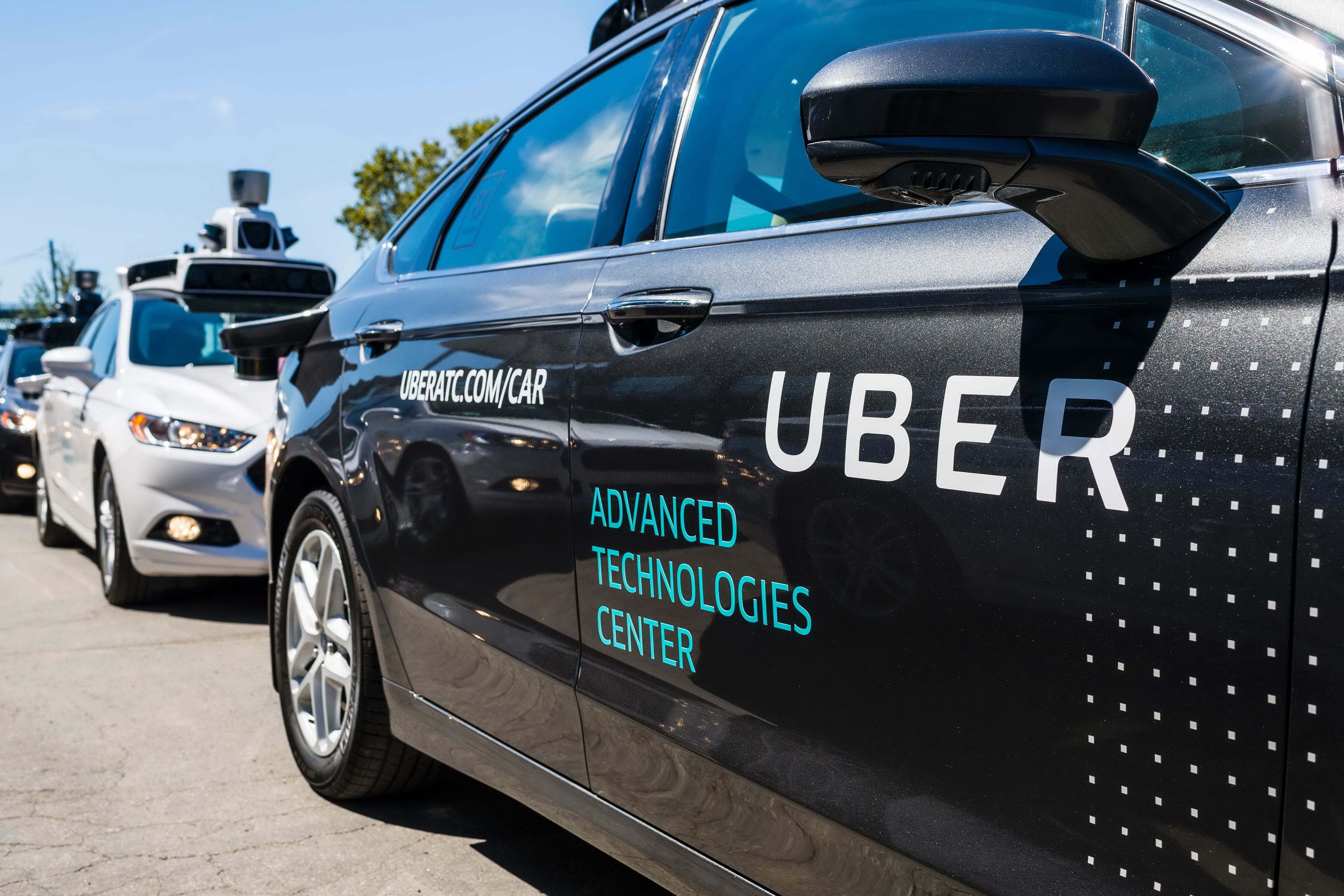 的士怨Uber搶客 南非爆燒車衝突 - EJ Tech