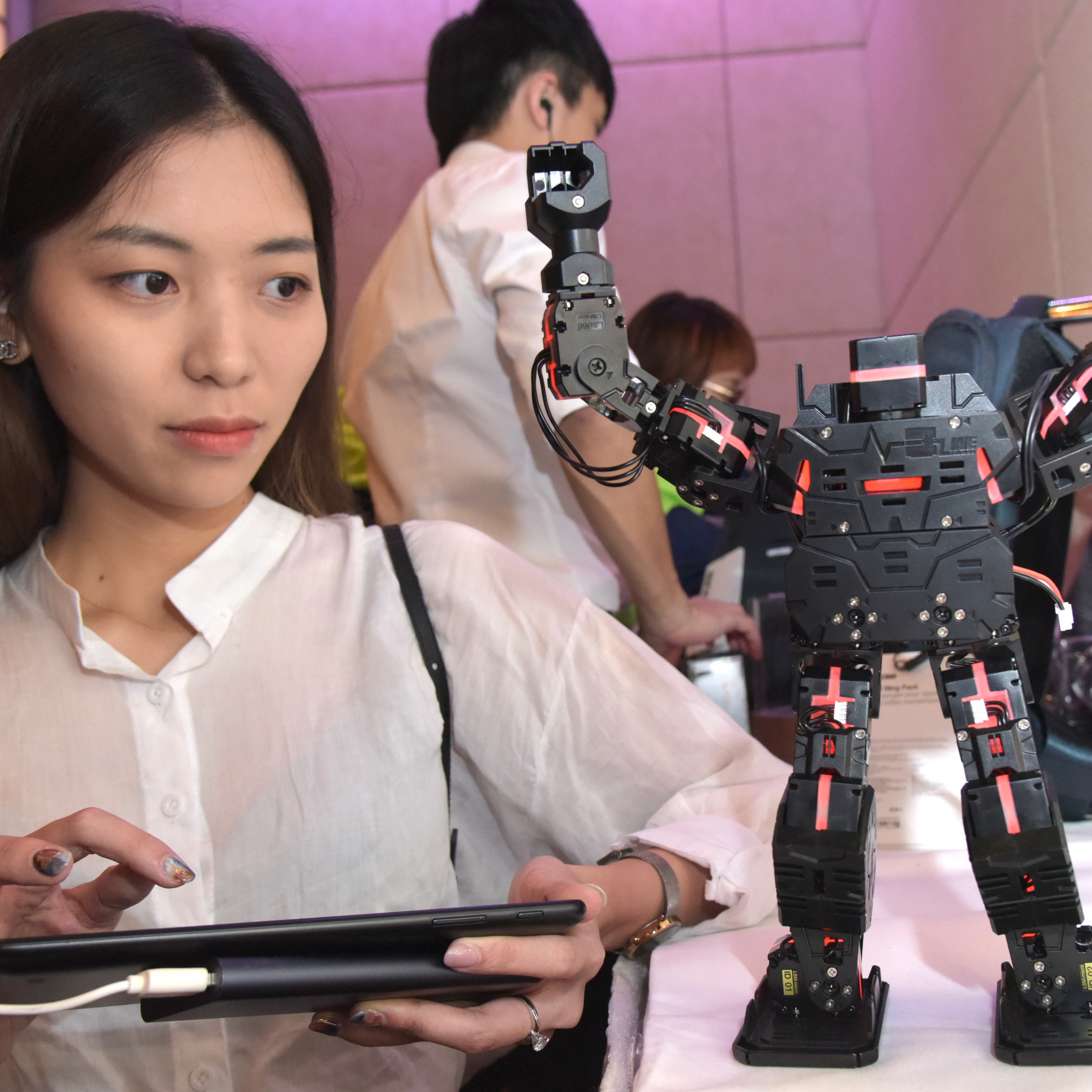 未來智能產業三大元素 (黃岳永) - EJ Tech